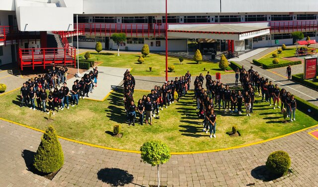 Historia de la Universidad del Valle de México (UVM) - Edmundo Santos