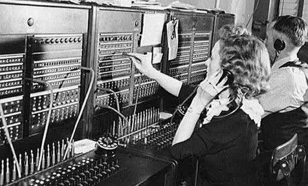HISTORIA DE LA TELEFONIA timeline | Timetoast timelines