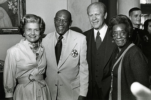 Jesse Owens timeline | Timetoast timelines