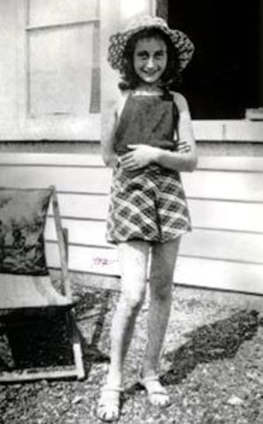 The diary of Anne Frank timeline | Timetoast timelines