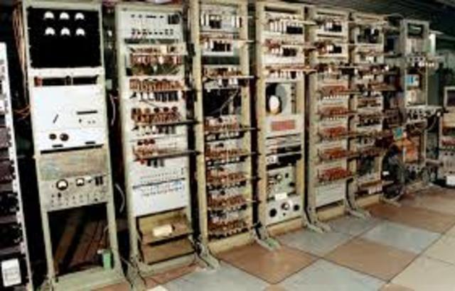 HISTORIA DE LAS COMPUTADORAS timeline | Timetoast timelines