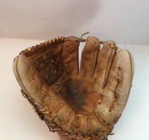 The Evolution of the Baseball Glove timeline | Timetoast timelines