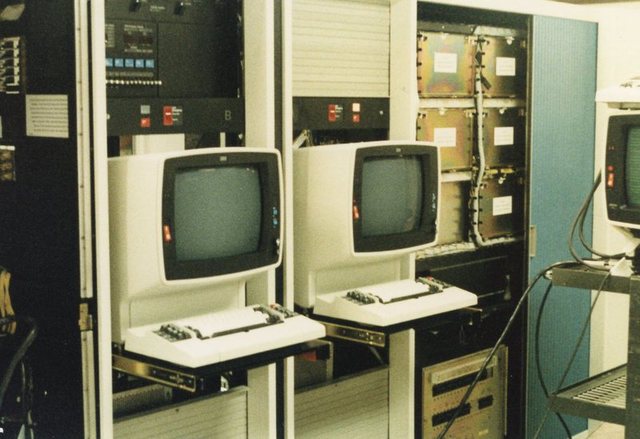 HISTORIA DE LA COMPUTADORA timeline | Timetoast timelines