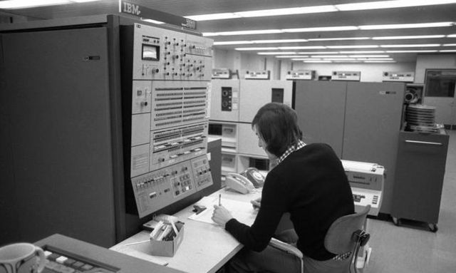 Linea de tiempo sobre la Evolución Electrónica de la Informática ...
