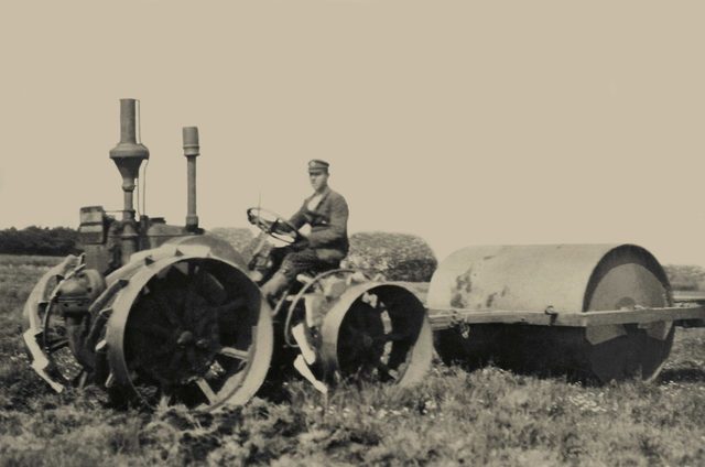 The History of a John Deere Tractor timeline | Timetoast timelines