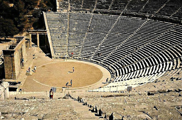 Grandes momentos del teatro timeline | Timetoast timelines