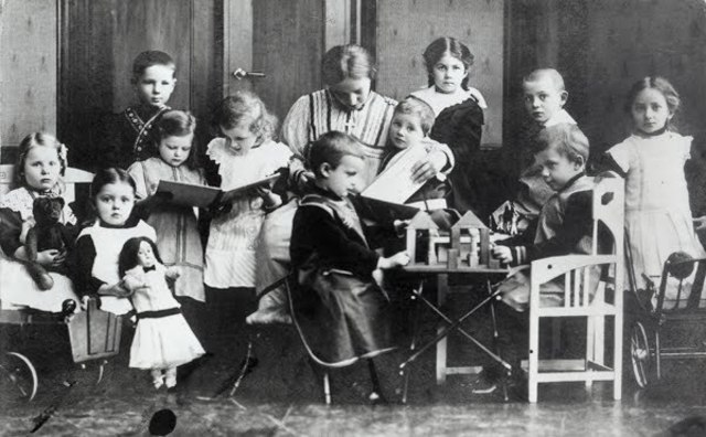 Educación en la Edad Contemporánea timeline | Timetoast timelines