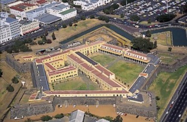 DUTCH SETTLEMENT AND SLAVERY AT THE CAPE timeline | Timetoast timelines