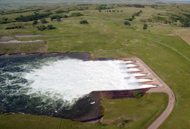 The Missouri River Flooding at Oahe Dam and Surrounding Area 2011 ...