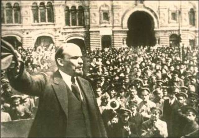 What role did Vladimir Lenin play in the Russian Revolution? timeline ...