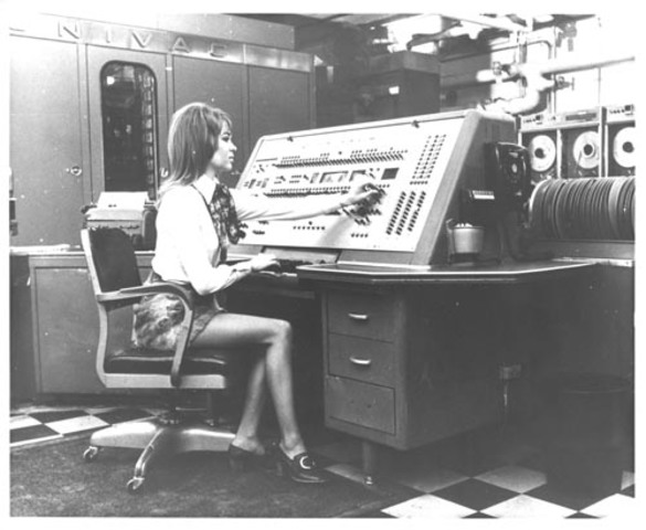 HISTORIA DE LA COMPUTADORA timeline | Timetoast timelines