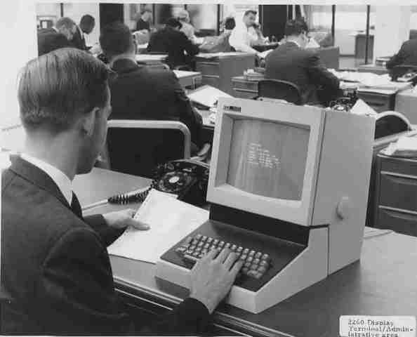 GENERACIONES DE LAS COMPUTADORAS timeline | Timetoast timelines