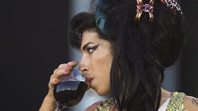 The life of Amy Winehouse timeline | Timetoast timelines