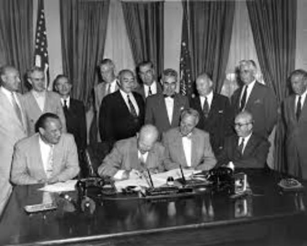 Manhattan Project (Atomic Bombs) timeline | Timetoast timelines