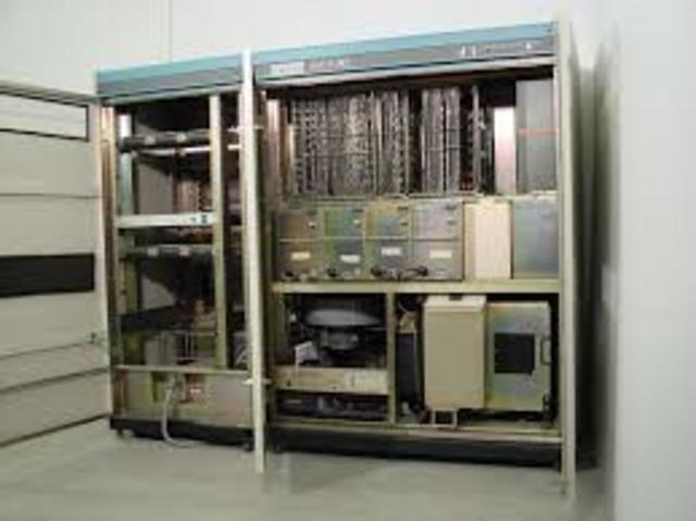 LA HISTORIA Y EVOLUCIÓN DE LAS COMPUTADORAS timeline | Timetoast timelines