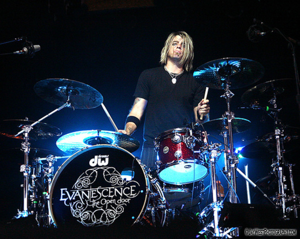 Evanescence (the band members come and go) timeline | Timetoast timelines