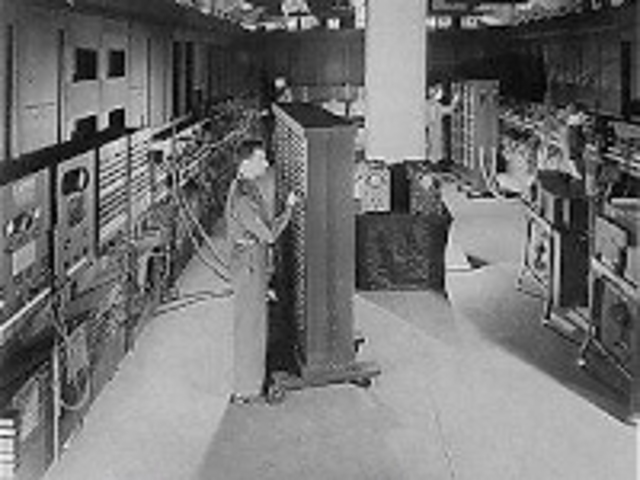 HISTORIA DE LA COMPUTADORA timeline | Timetoast timelines