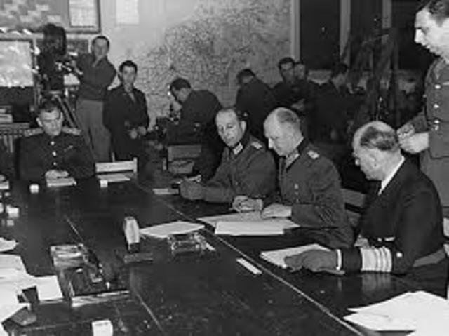 The Cold War 1945-1991 timeline | Timetoast timelines