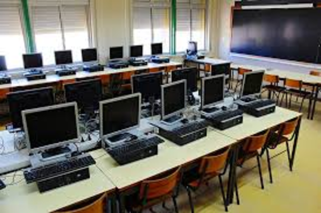 História da Integração das TICs na Organização: Escola timeline ...