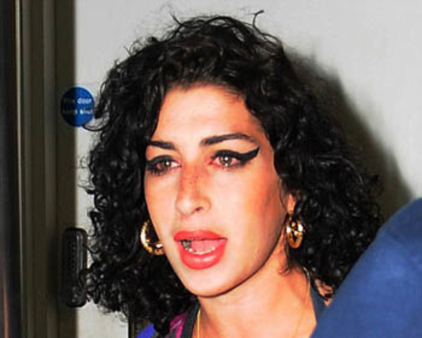 La vida de Amy Winehouse timeline | Timetoast timelines