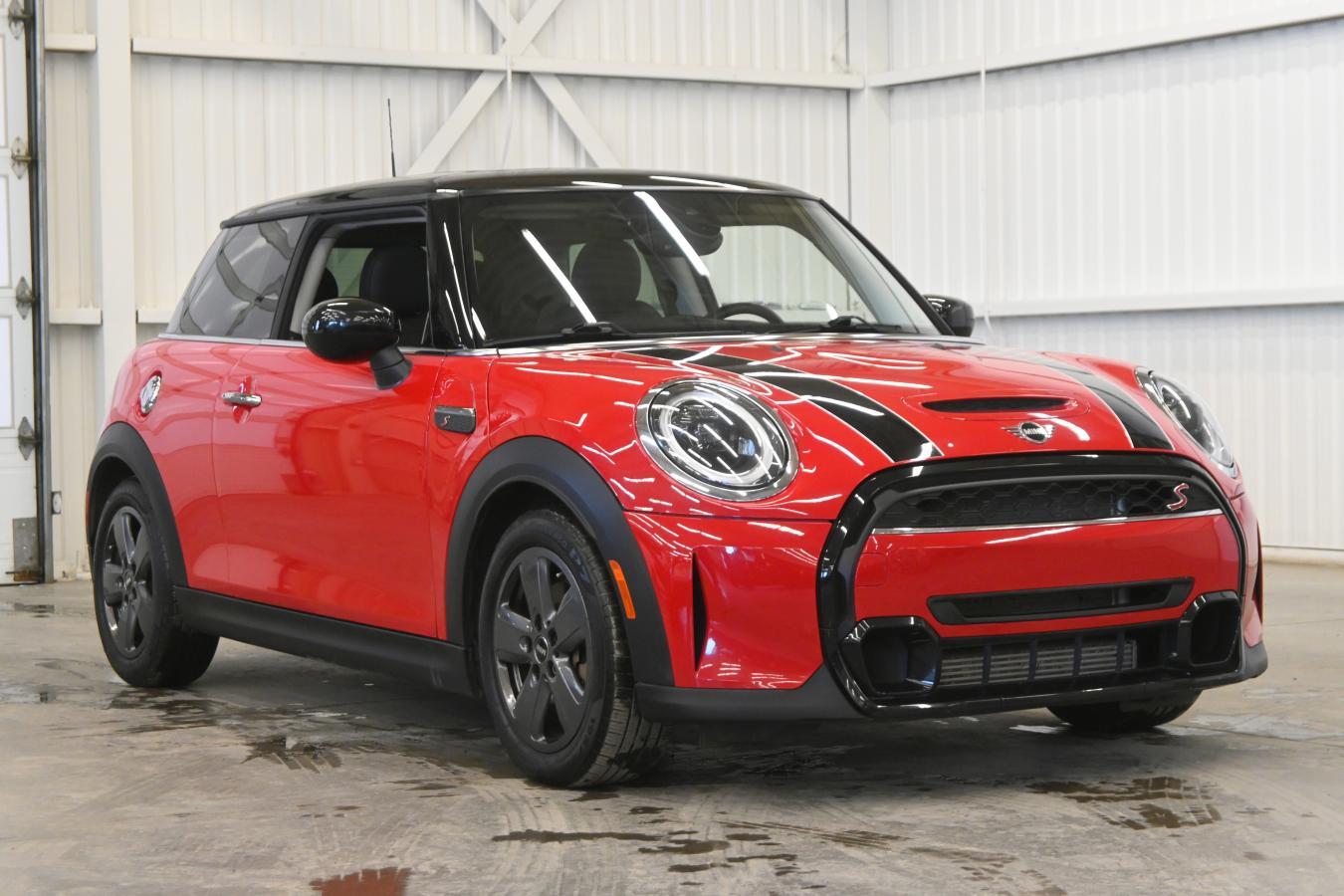 Used 2023 MINI Cooper 3-door with 31,942 km for sale at Otogo