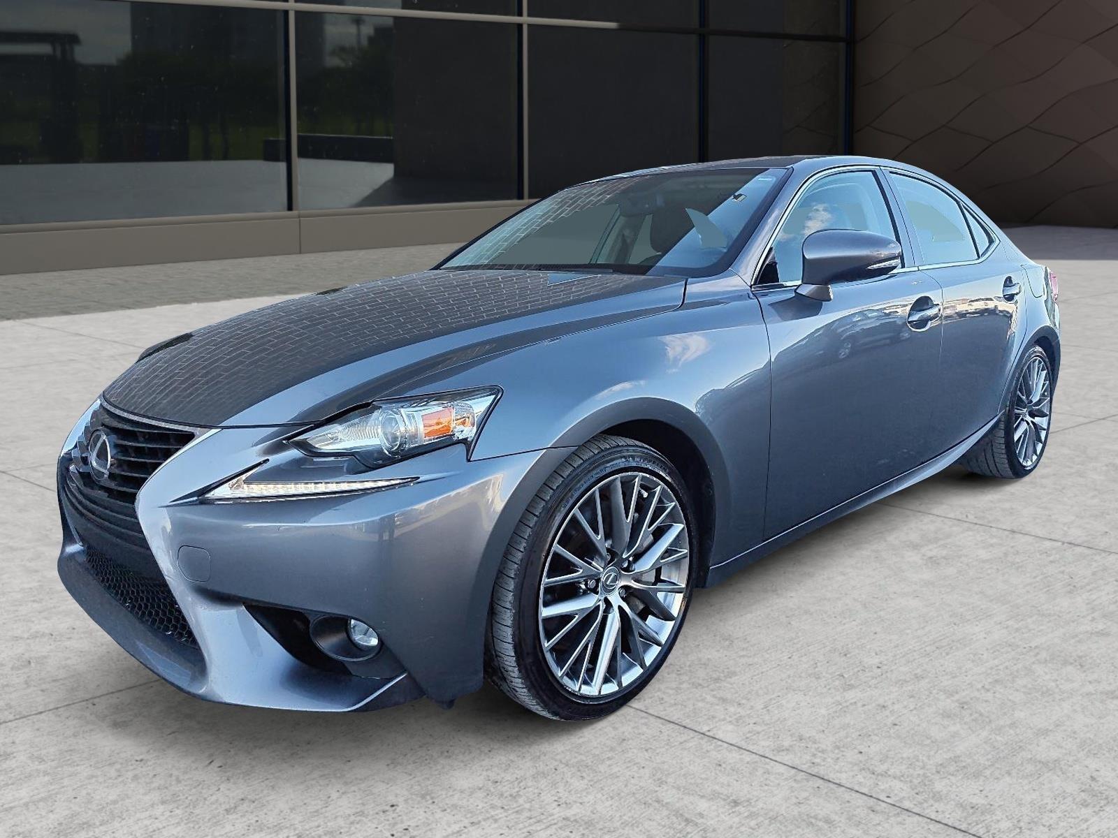 Used 2016 Lexus IS with 136,222 km for sale at Otogo