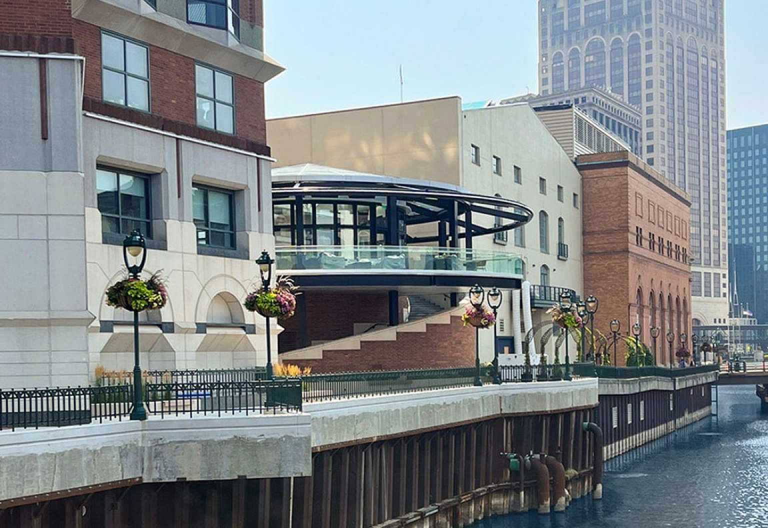 Upper Bar | Milwaukee River | Saint Kate - The Arts Hotel in Milwaukee