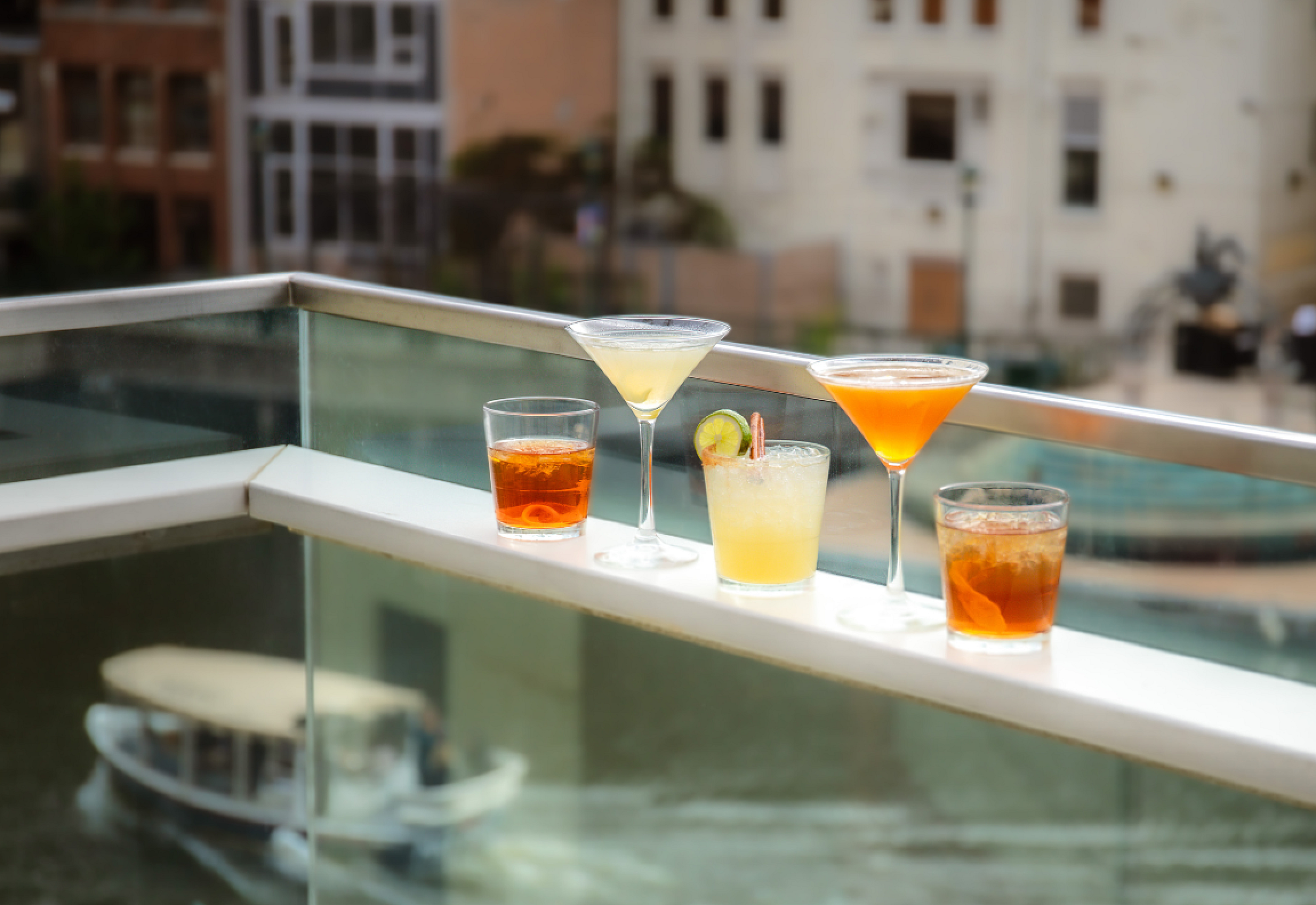Upper Bar Milwaukee |… | Saint Kate - The Arts Hotel in Milwaukee
