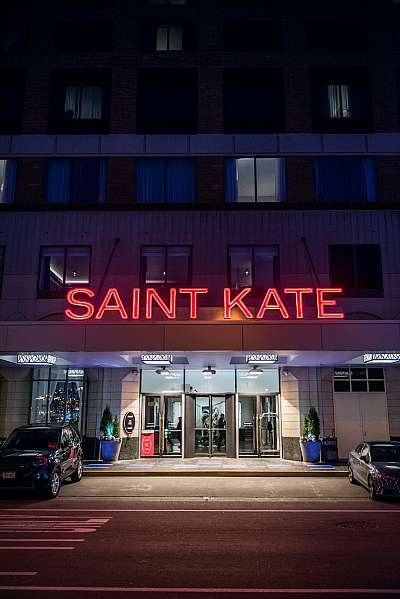 Deals & Packages | Saint Kate - The Arts Hotel in Milwaukee