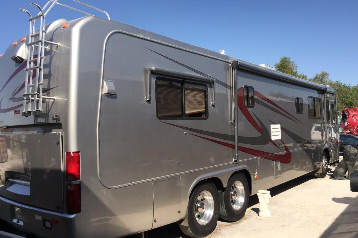 2004 MONACO EXECUTIVE in Manvel, TX