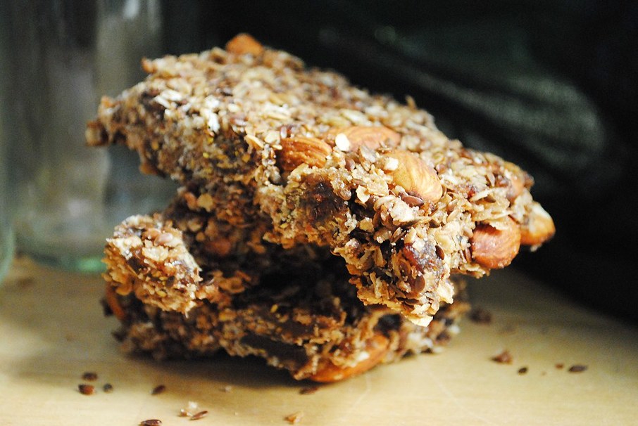 5 Popular Granola Bar Brands Broken Down By Taste And Nutrition 5-popular-granola-bar-brands-broken-down-by-taste-and-nutrition