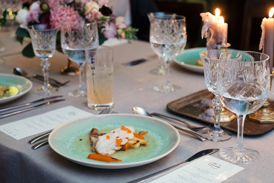 How to Effortlessly Throw a Fancy Dinner Party in College