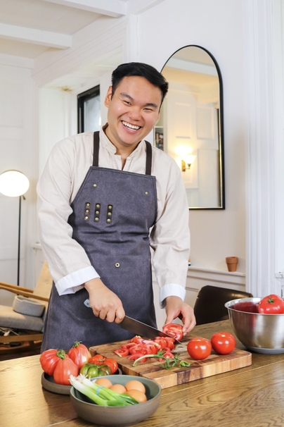 Yiming Lin Cooks For Strangers & It’s The Most Heartwarming Thing Ever