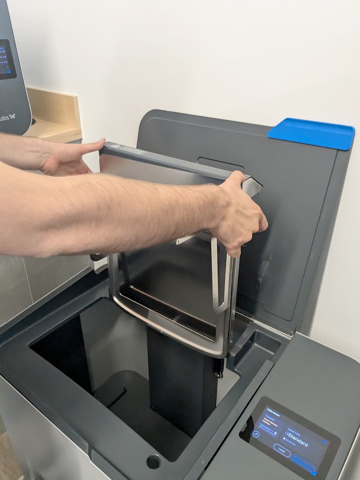 Installing and using the Form Wash L Universal Build Platform Adapter