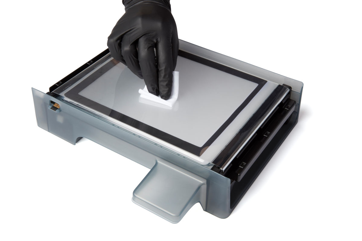 Inspecting and cleaning resin tanks (Form 3/Form 3B)