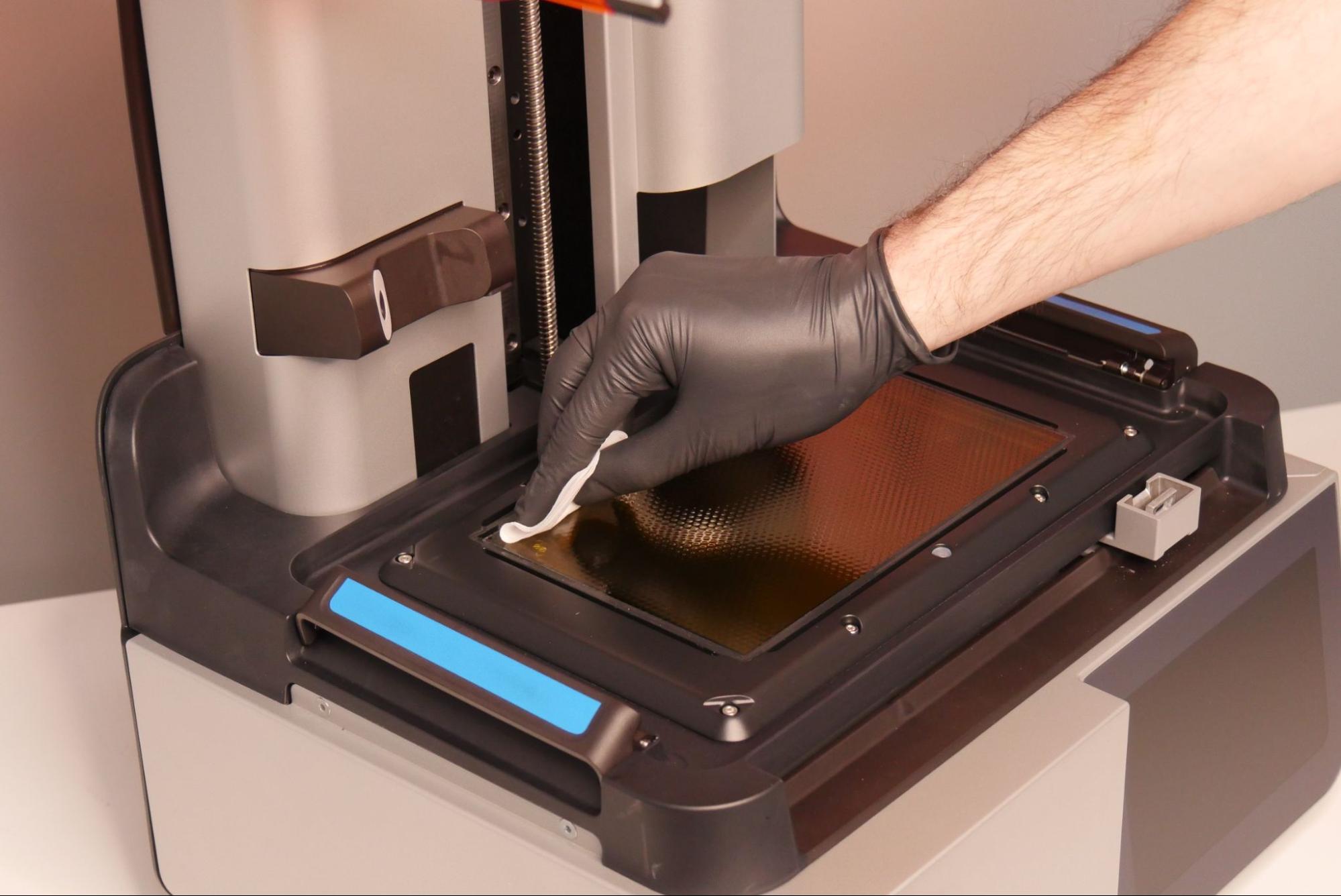 Cleaning after a resin spill (Form 4 generation)