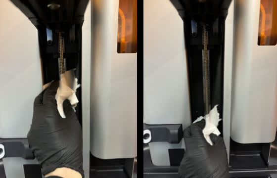 Cleaning and lubricating the Z-axis lead screw (Form 4 generation)