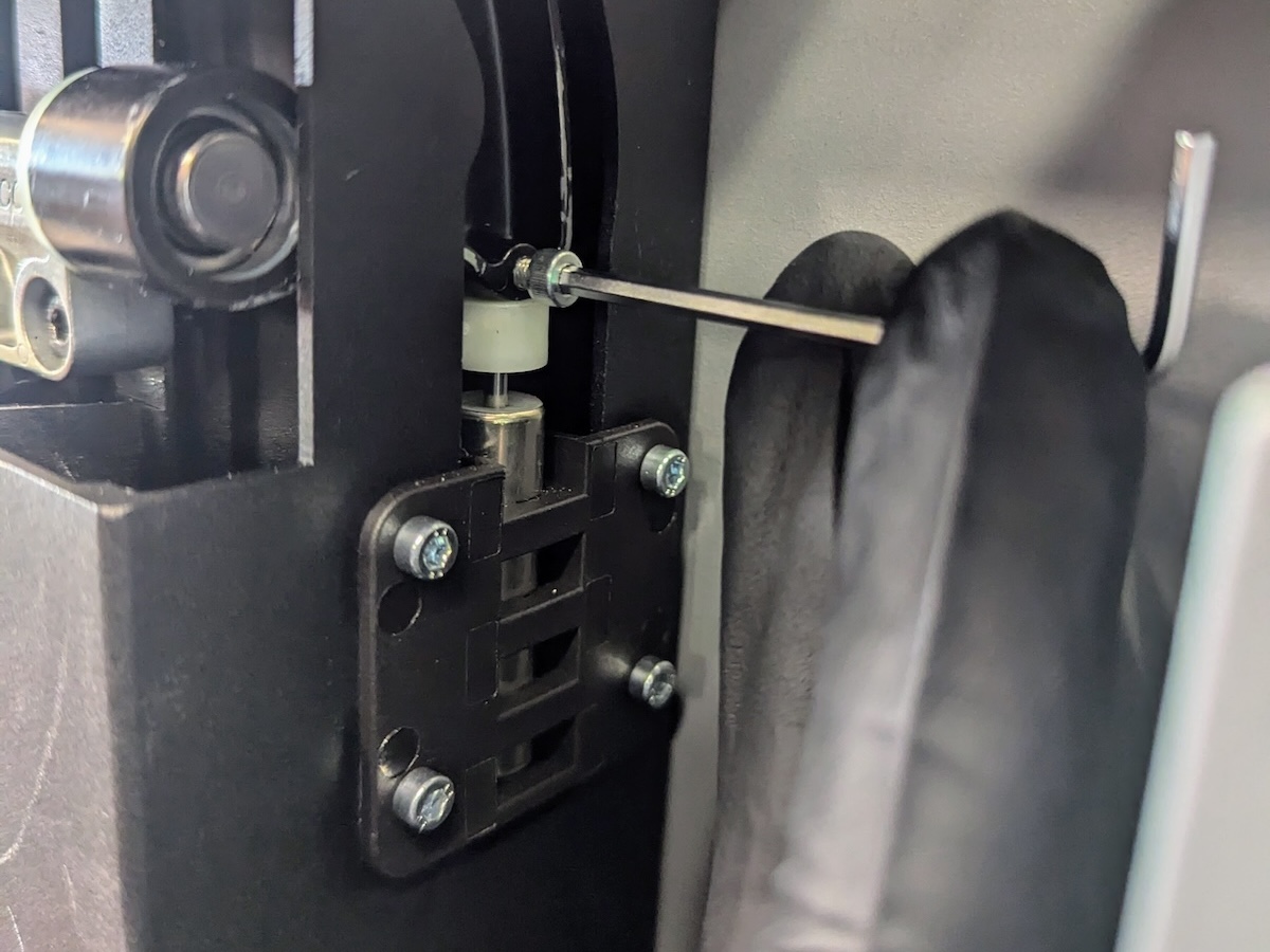 Cover won't stay open (Form 4 generation)