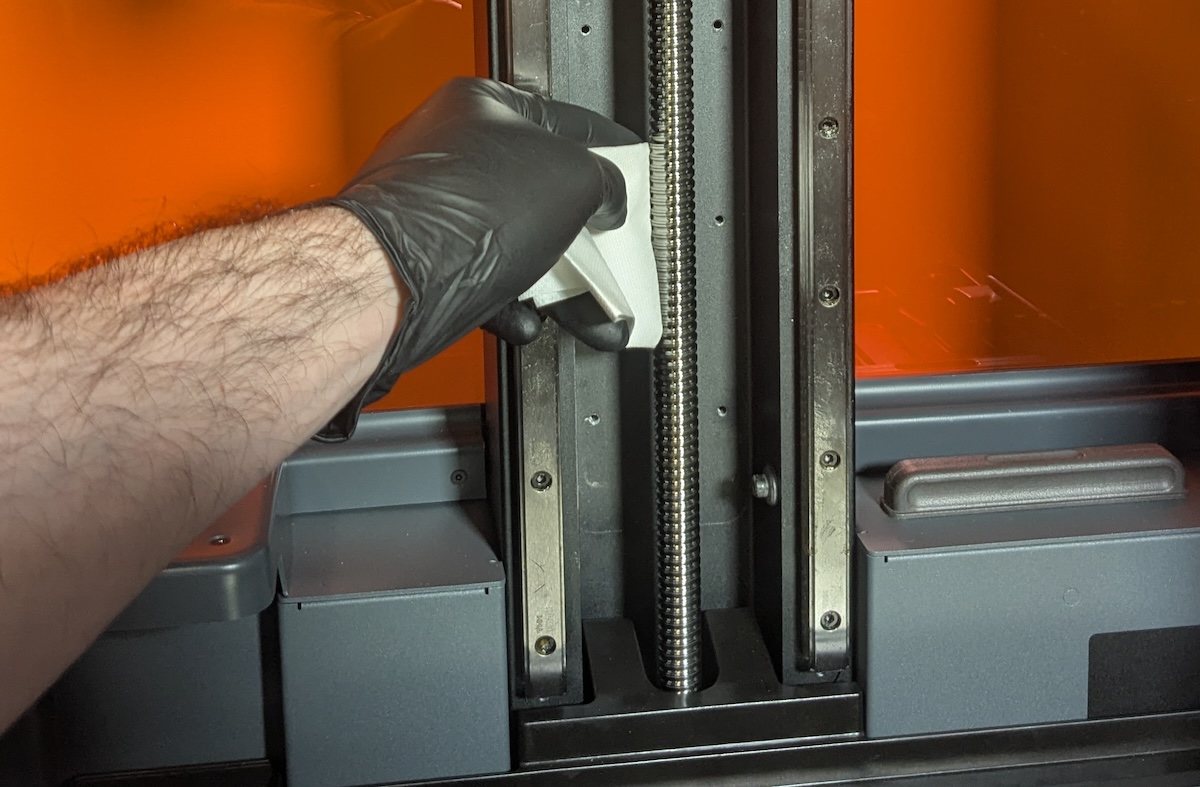 Cleaning and lubricating the Z-axis lead screw (Form 4L generation)