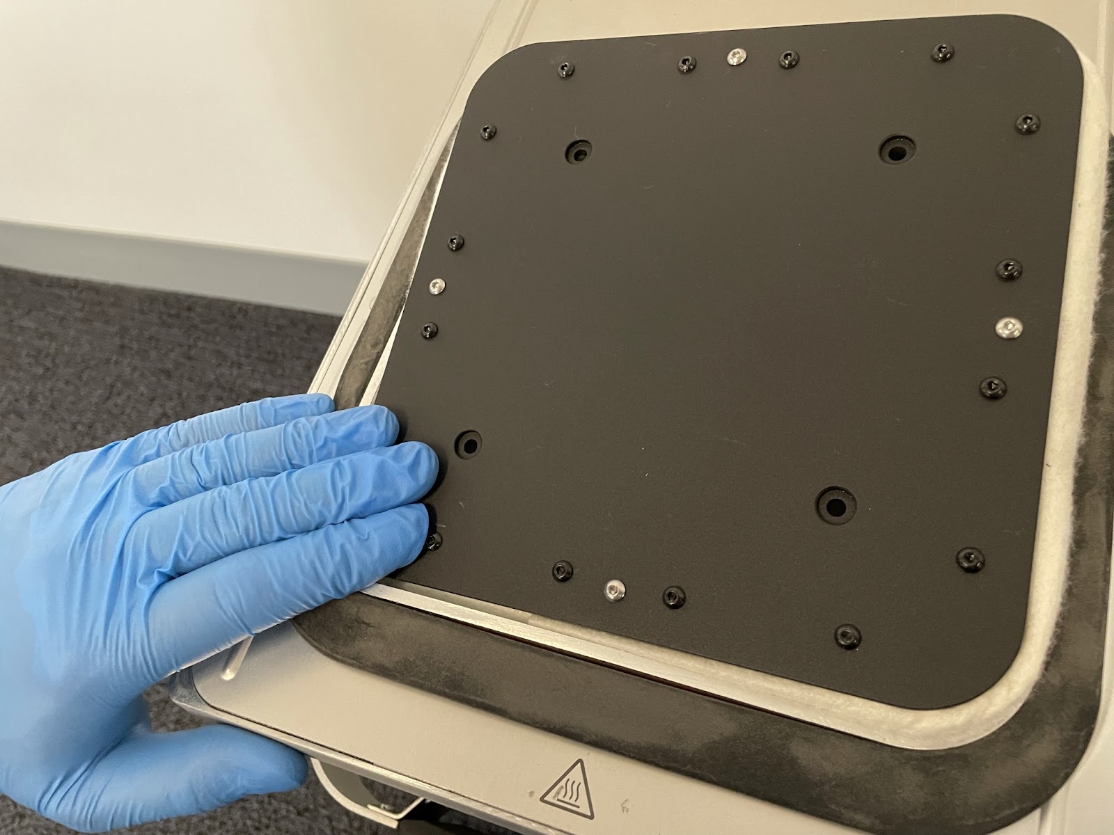 Cleaning the Fuse 1 generation build chamber felt seal