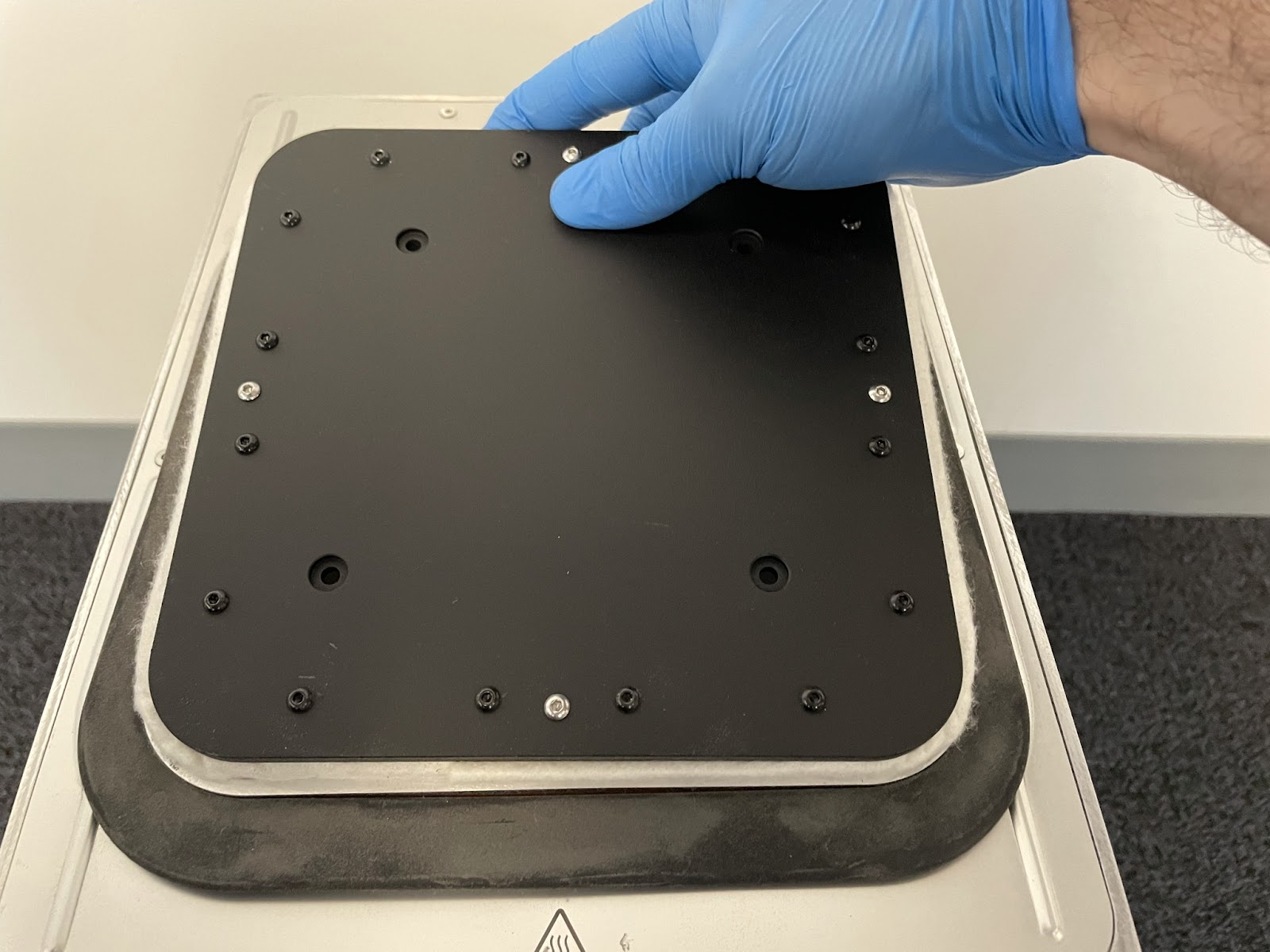 Cleaning the Fuse 1 generation build chamber felt seal