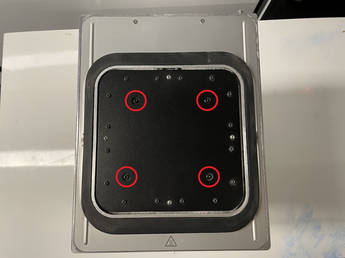 Cleaning the Fuse 1 generation build chamber felt seal