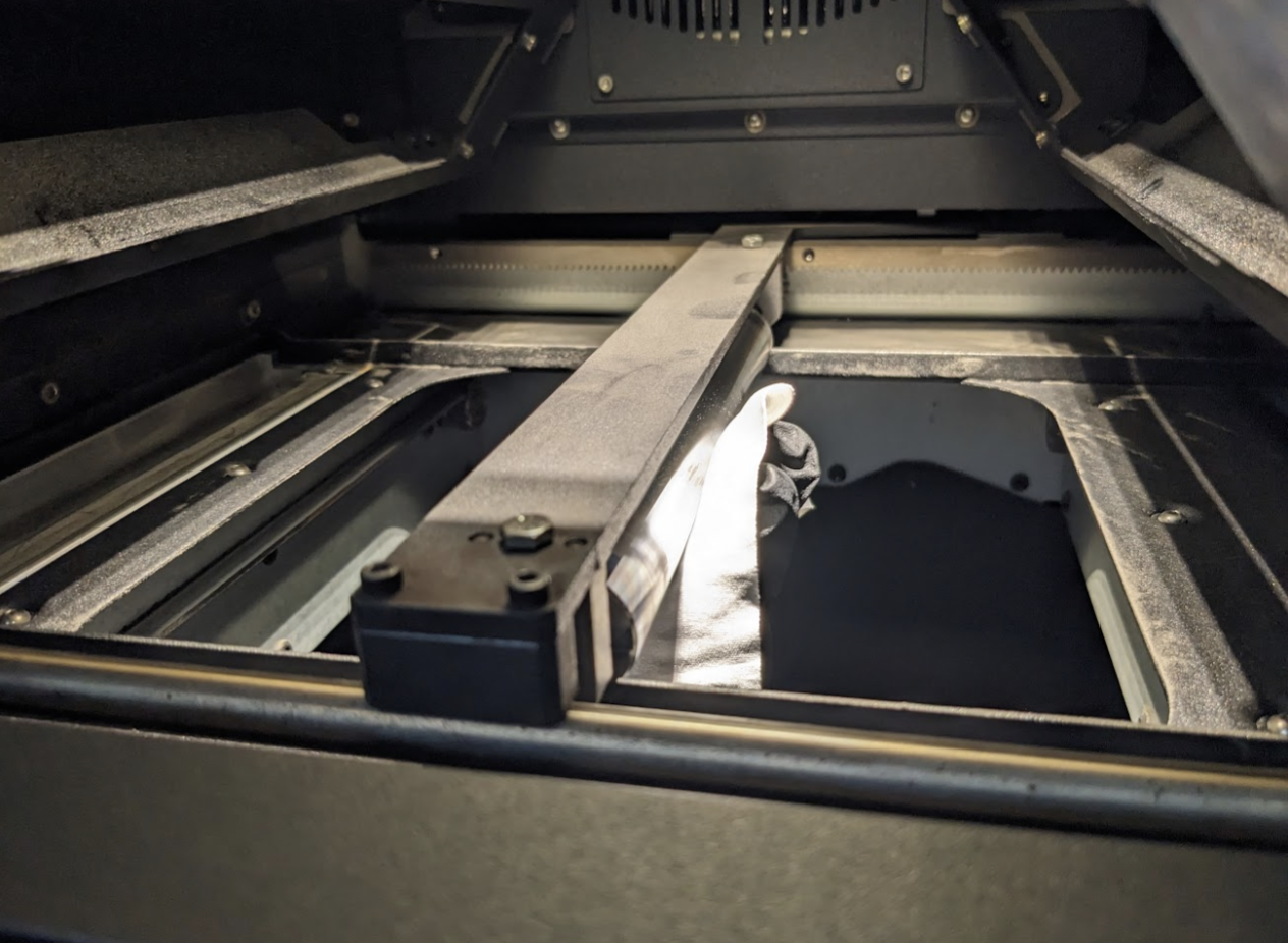 Cleaning the Fuse 1 generation recoater roller