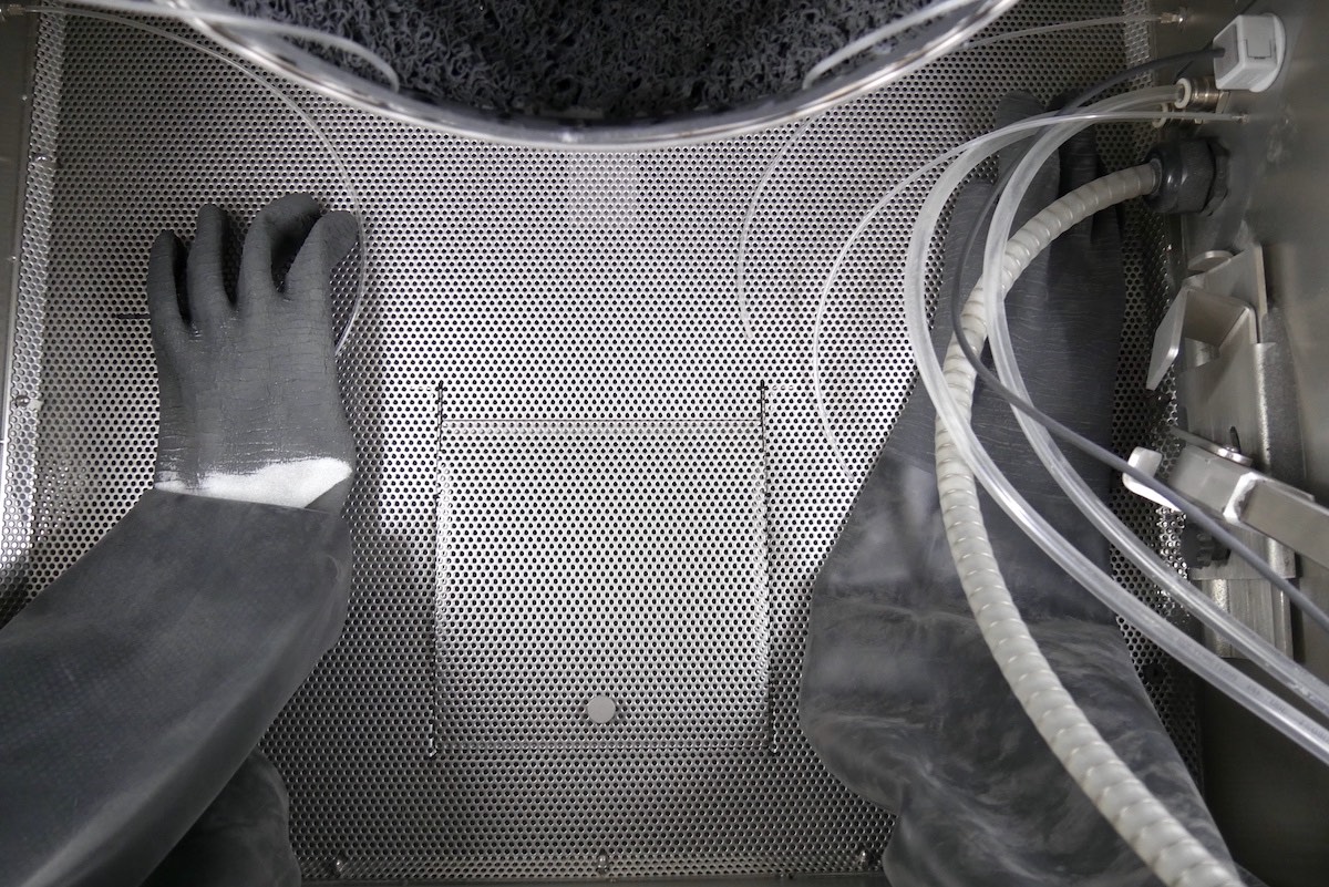 Inspecting and cleaning the Fuse Blast parts catcher