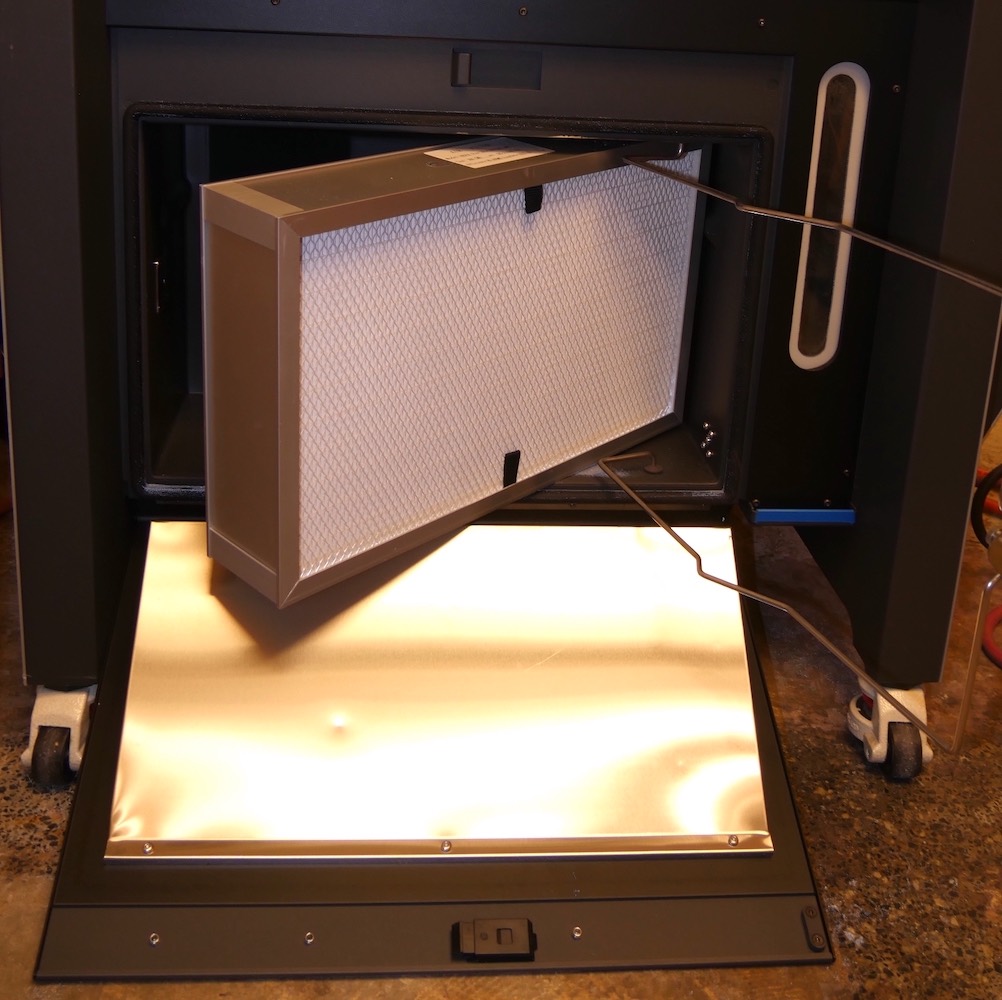 Replacing the Fuse Blast HEPA filter