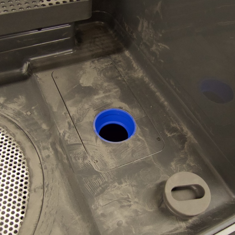 Adding fresh powder to the Fuse Sift