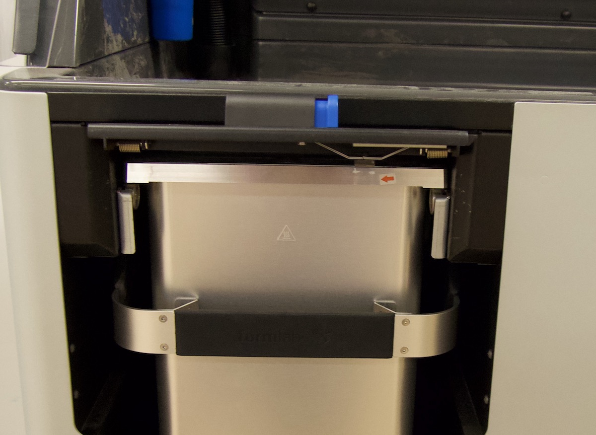 Inserting and removing a build chamber (Fuse Sift)