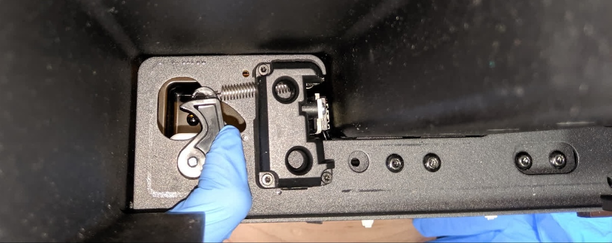 Replacing the Form 3 cartridge dispense spring
