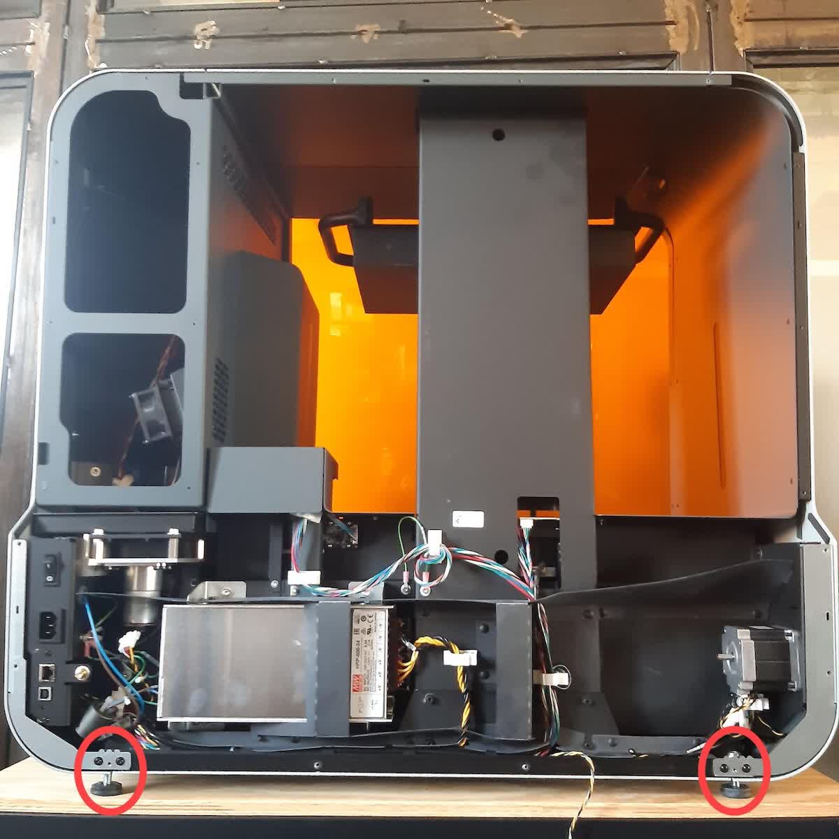 Replacing the Form 3L leveling feet