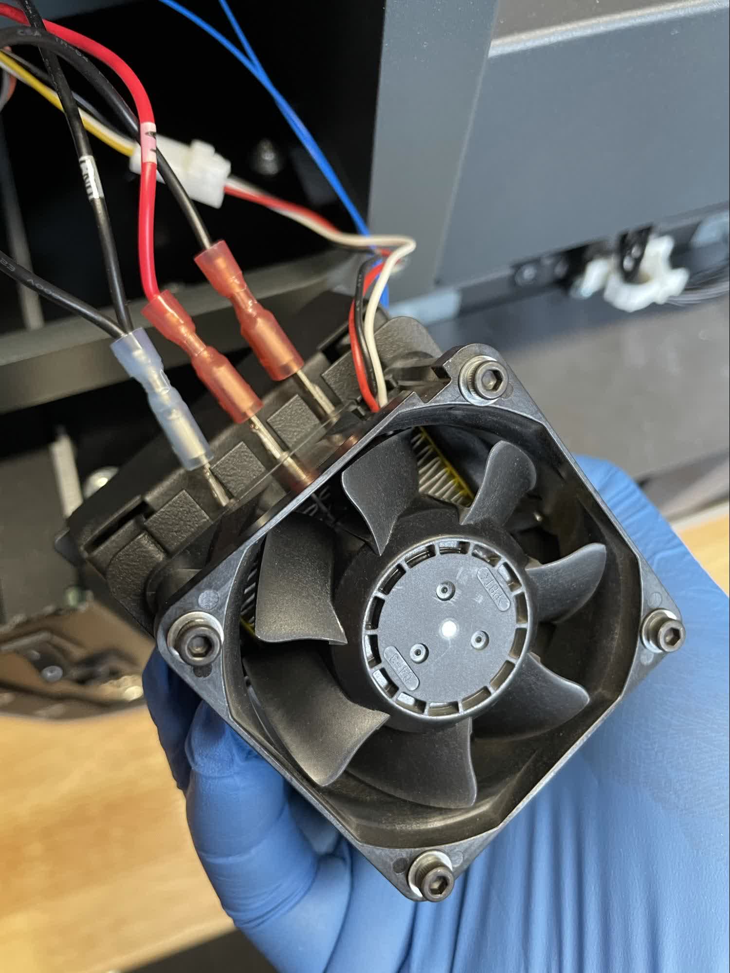 Replacing the Form 3L rear heater assembly
